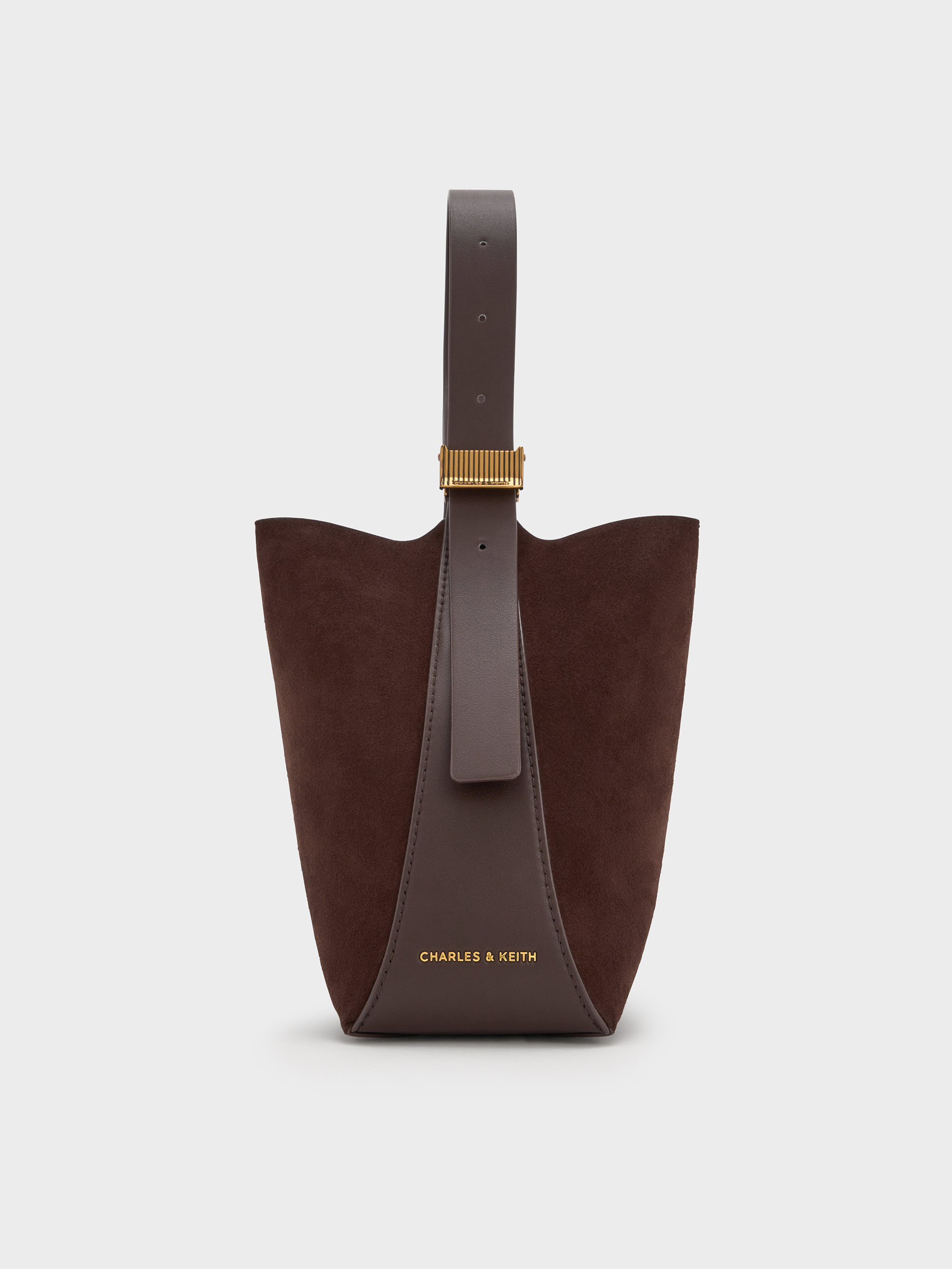 Edna Bucket Bag aus recyceltem Wildleder - Espresso Brown - CHARLES ...